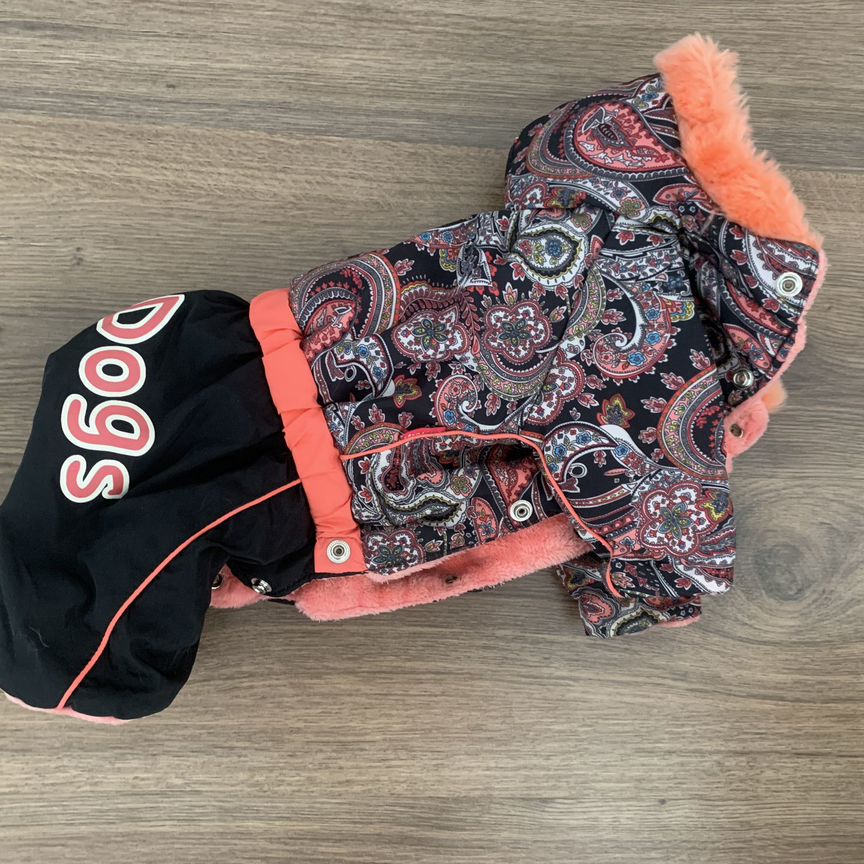 Зимний комбинезон для маленькой собаки