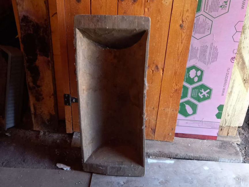 Кормушка-корыто