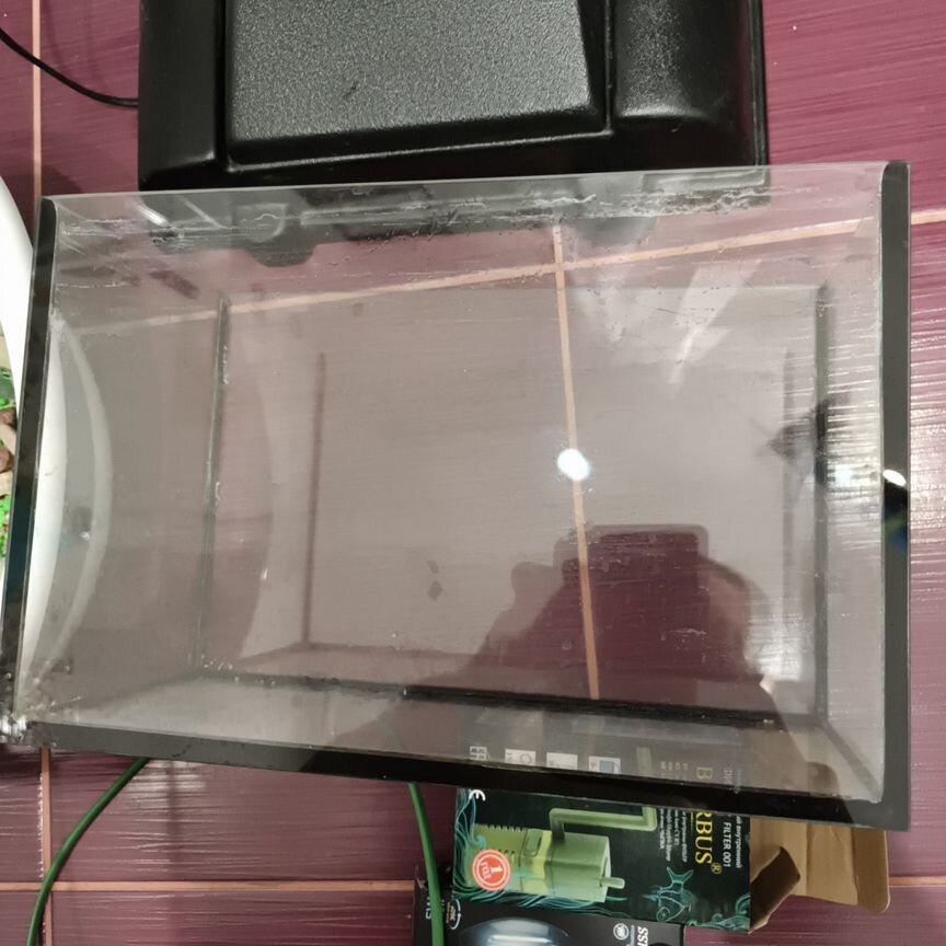 Аквариум с компрессором и лампой