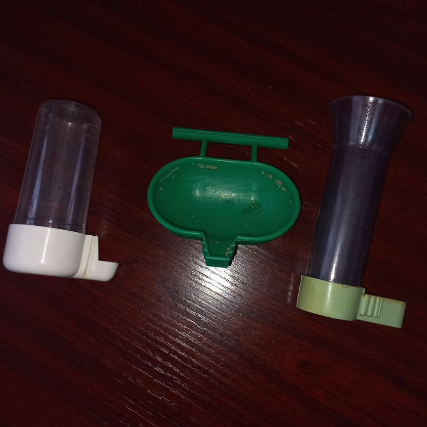 Кормушки и поилки для попугая