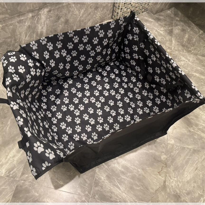 Переноска в машину для животных