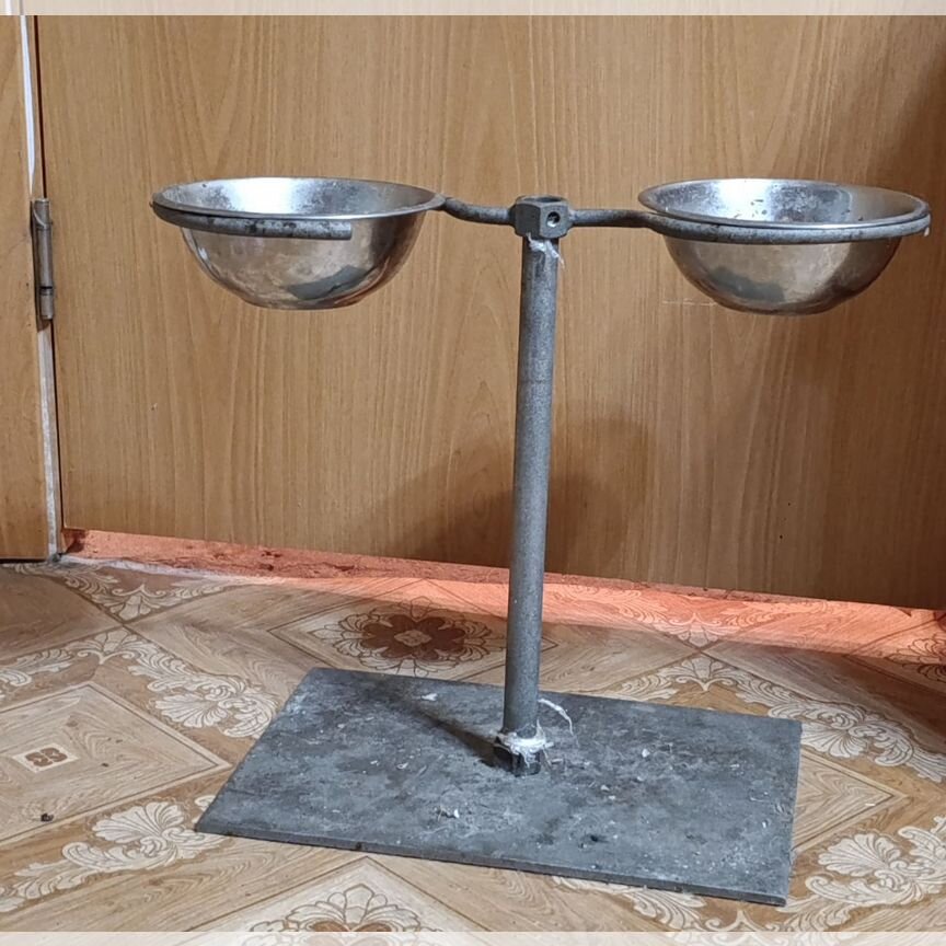 Подставка для мисок собаки