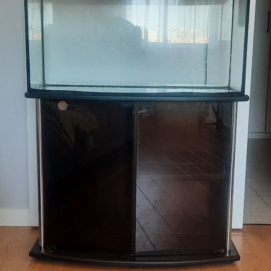 Аквариум с выпуклым передним стеклом