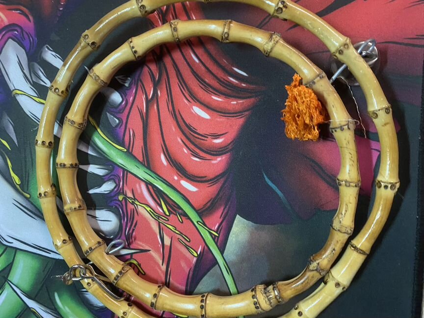 Игрушка для попугая