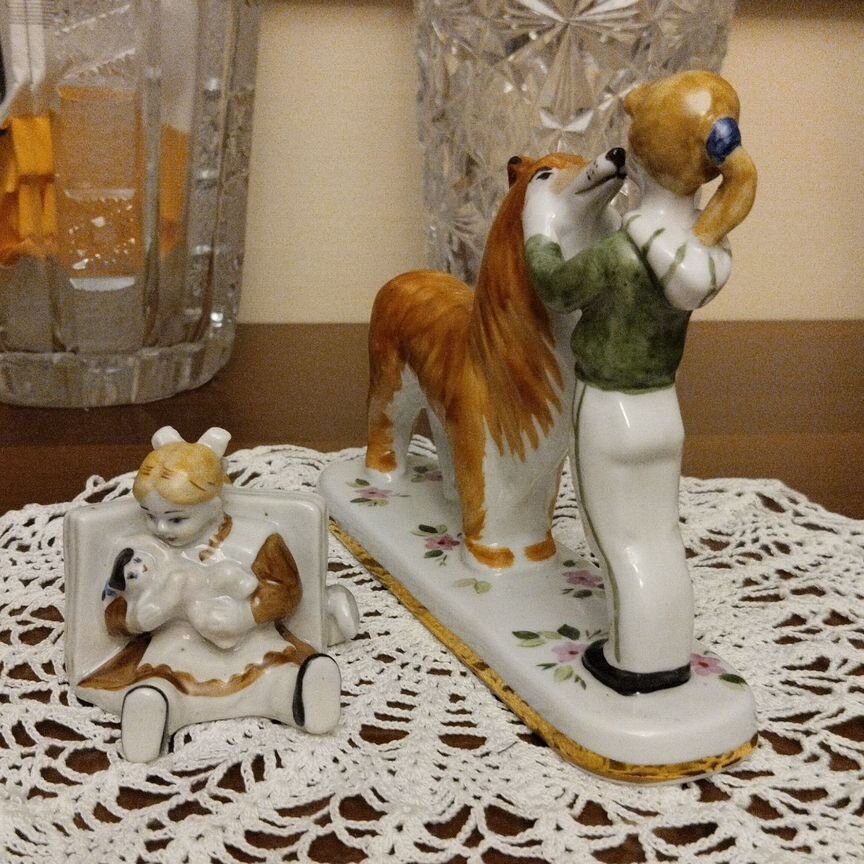 Статуэтка колли. Девочка с букварем