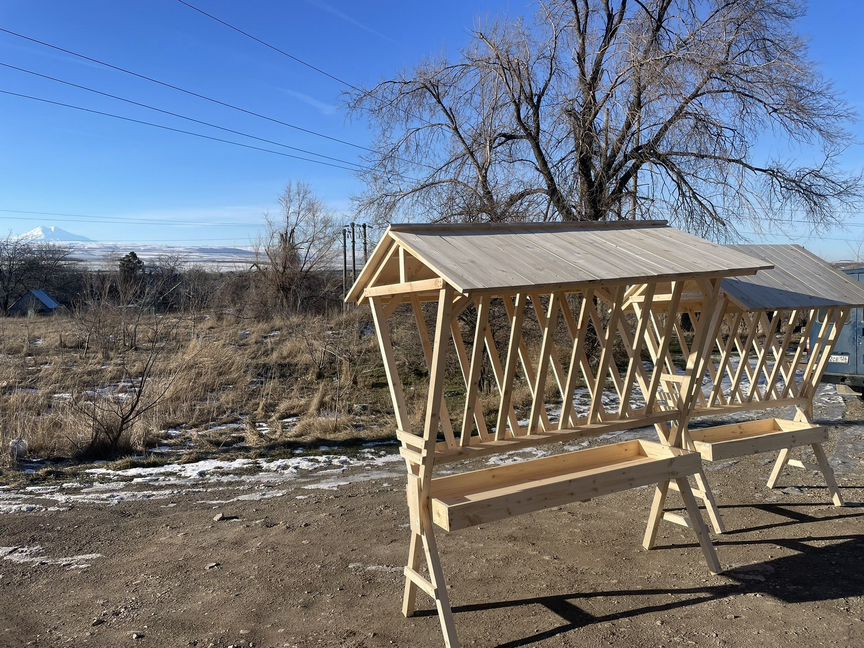 Кормушка для животных