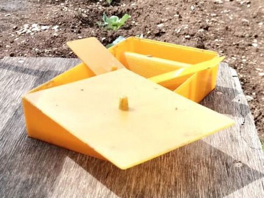 Кормушка для пчел