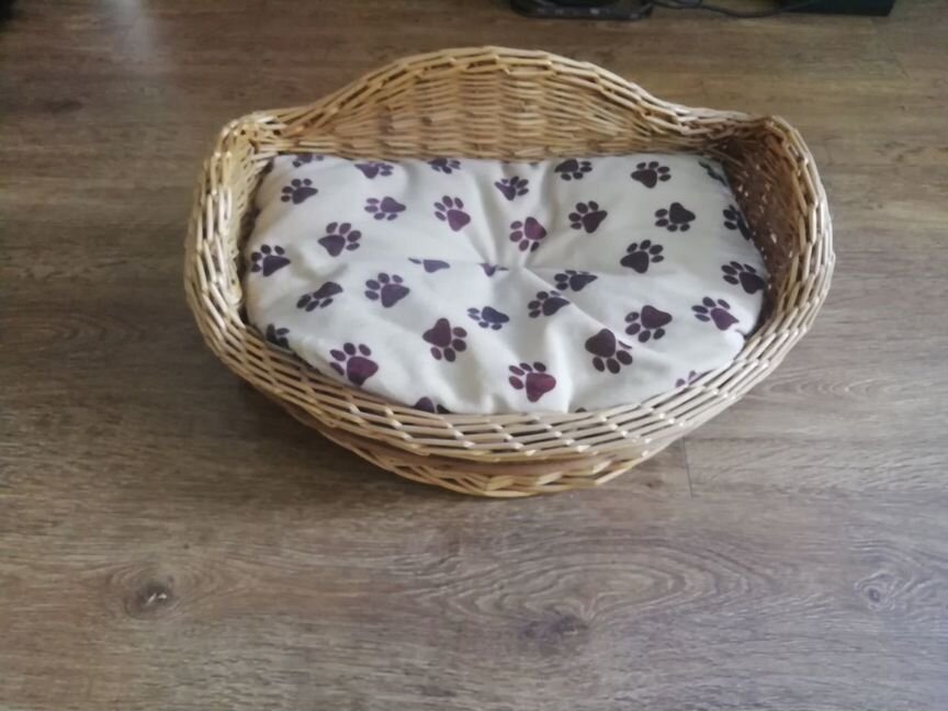 Плетеная лежанка для кошек и собак