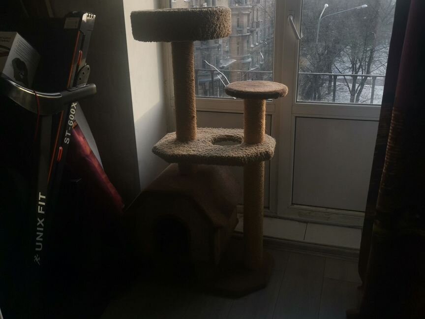 Домик для кошки с когтеточкой бу