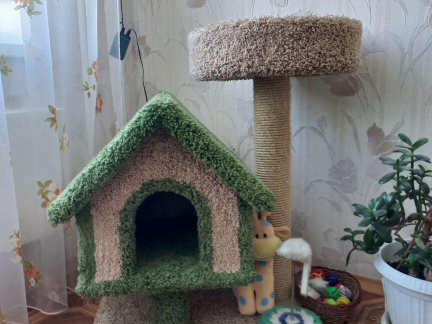 Домик для кошки с когтеточкой