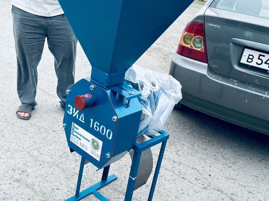 Зернодробилка молотковая