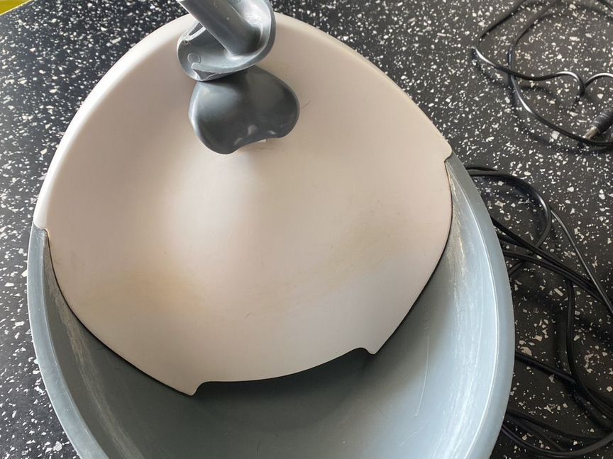 Фонтан поилка для животных б/у