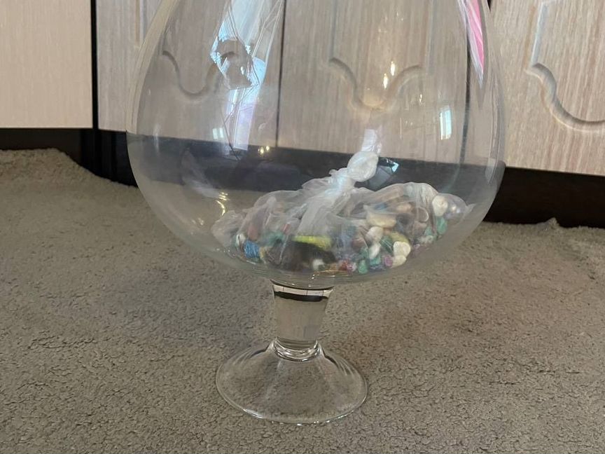 Аквариум в виде бокала