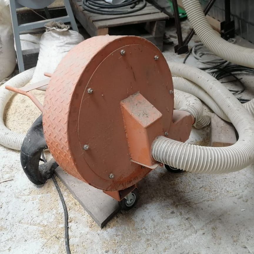 Продам зернодробилку роторную