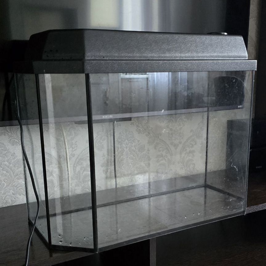Аквариум с крышкой и обратным клапаном