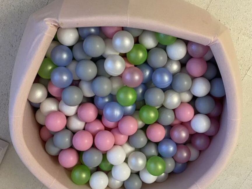 Сухой бассейн с шариками