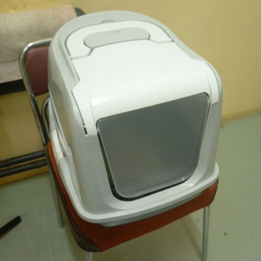 Закрытый лоток для кошек большой