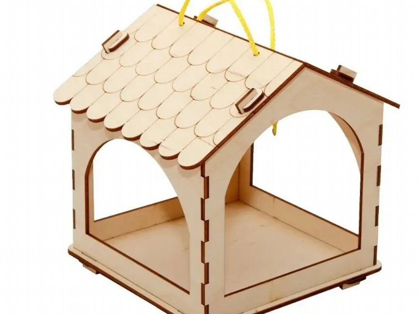 Кормушка для птиц из дерева