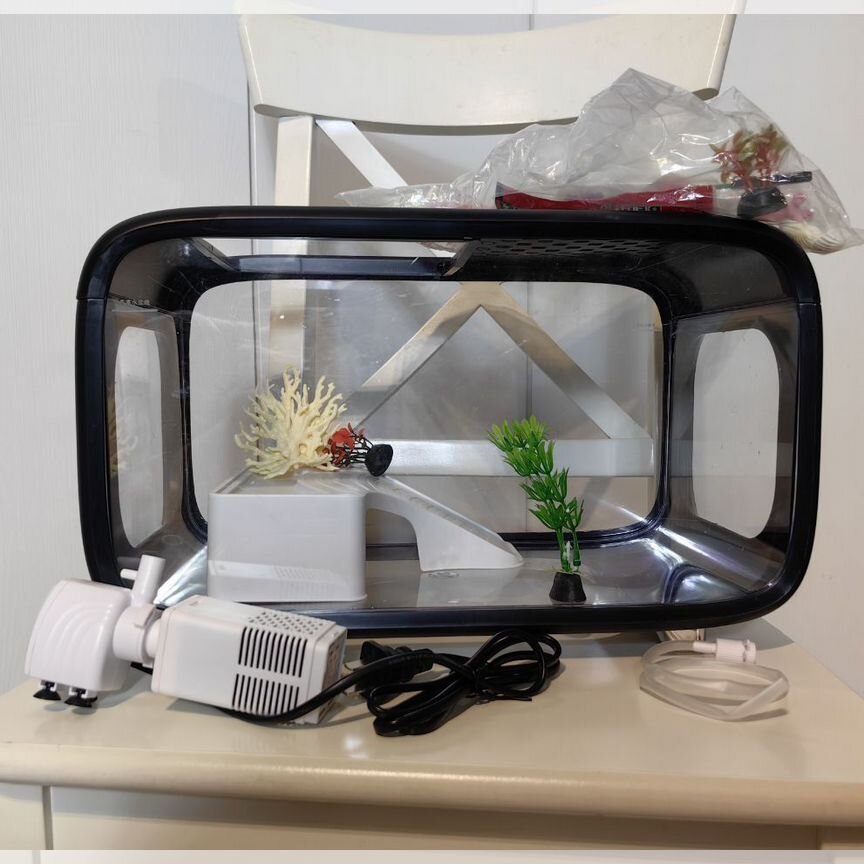 Аквариум для рыбок с фильтром