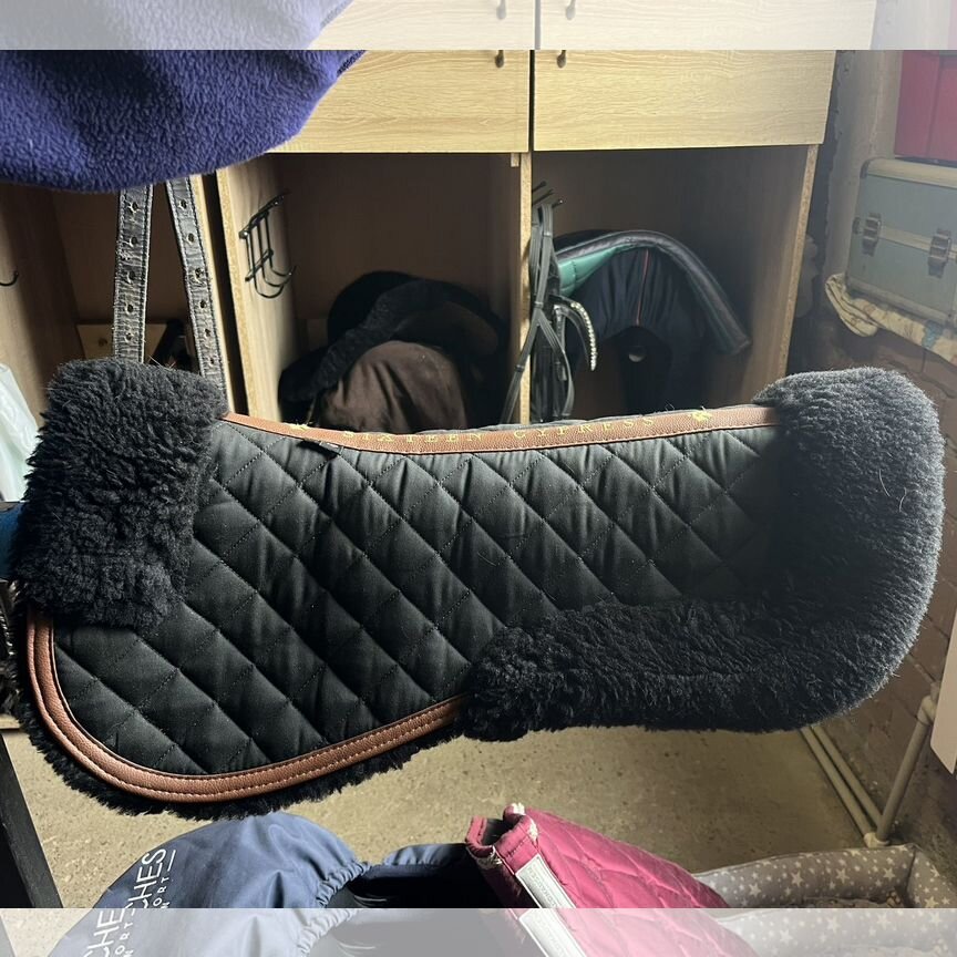 Меховушка под седло