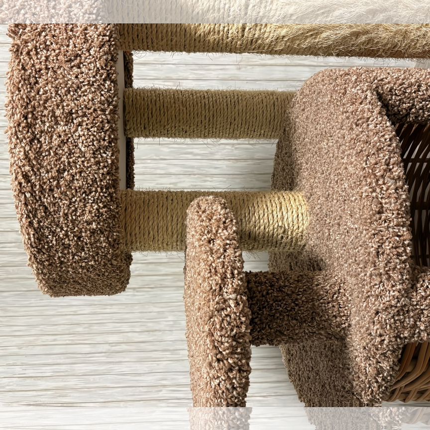 Домик для кошки с когтеточкой бу