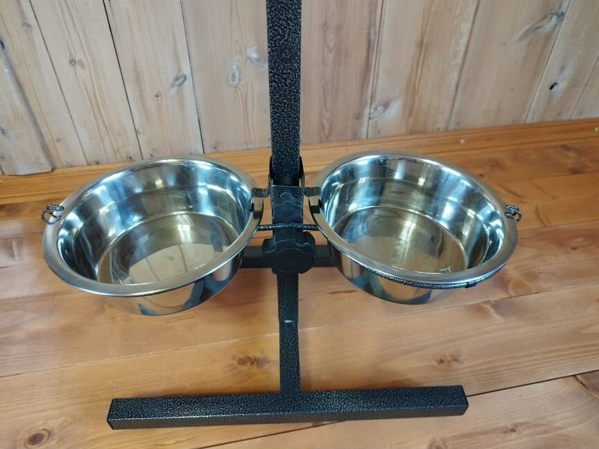 Подставка с мисками для собаки