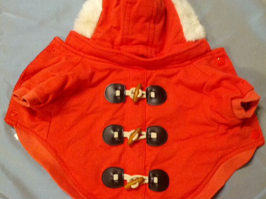 Лёгкое пальтишко с капюшоном. б/у. Для щенка