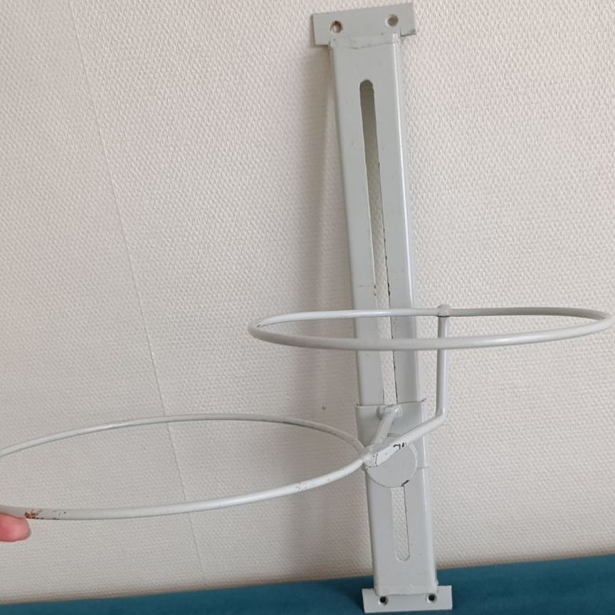 Подставка под миски металлическая