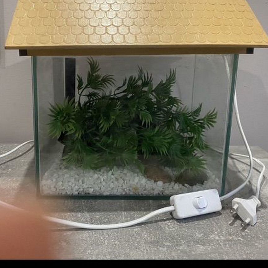 Аквариум для рыбок с крышкой 7,5 литров