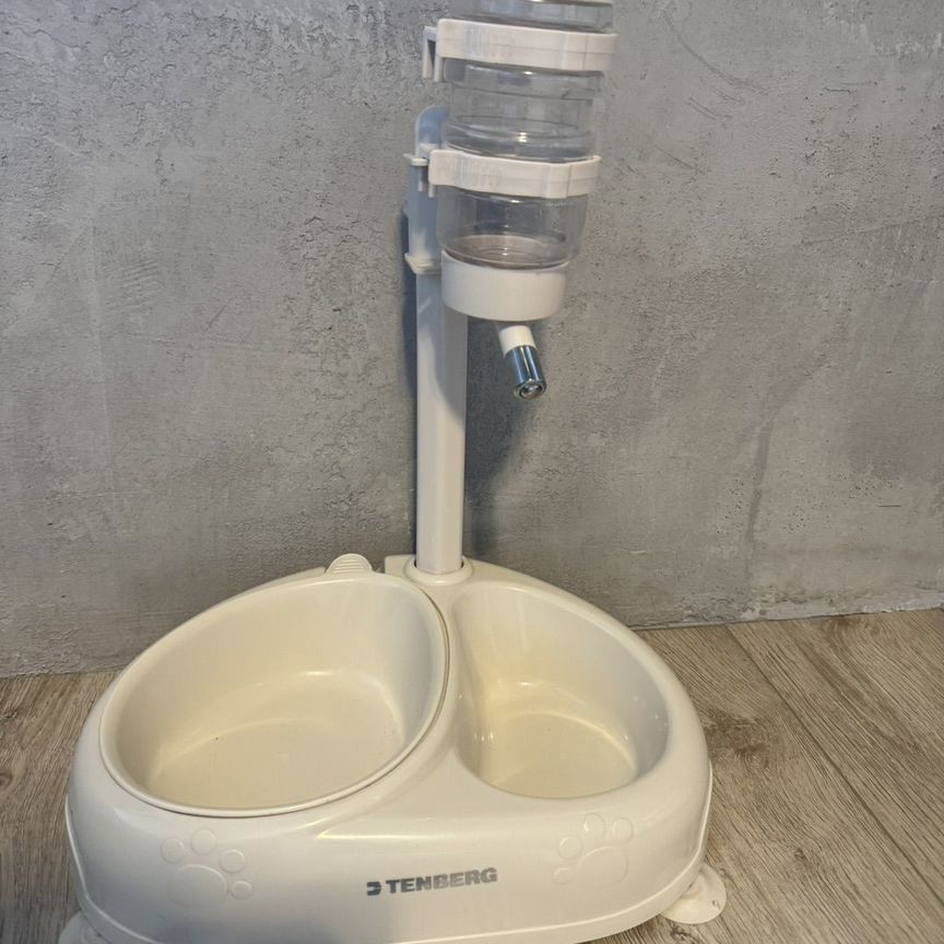 Поилка "сухие усы" и кормушка