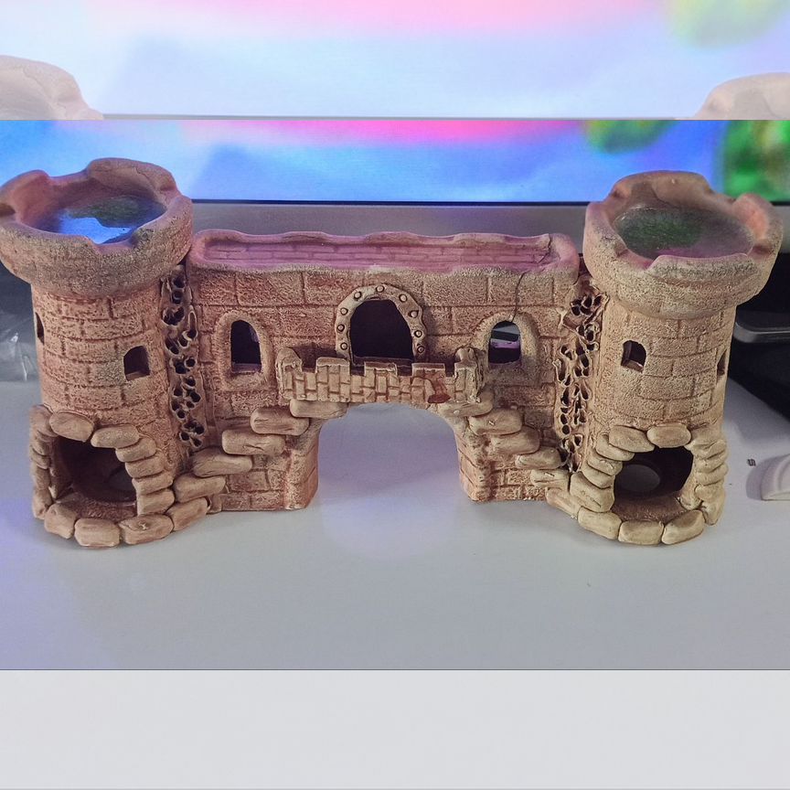 Для аквариума замок