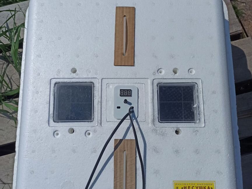 Инкубатор Несушка 63 яйца