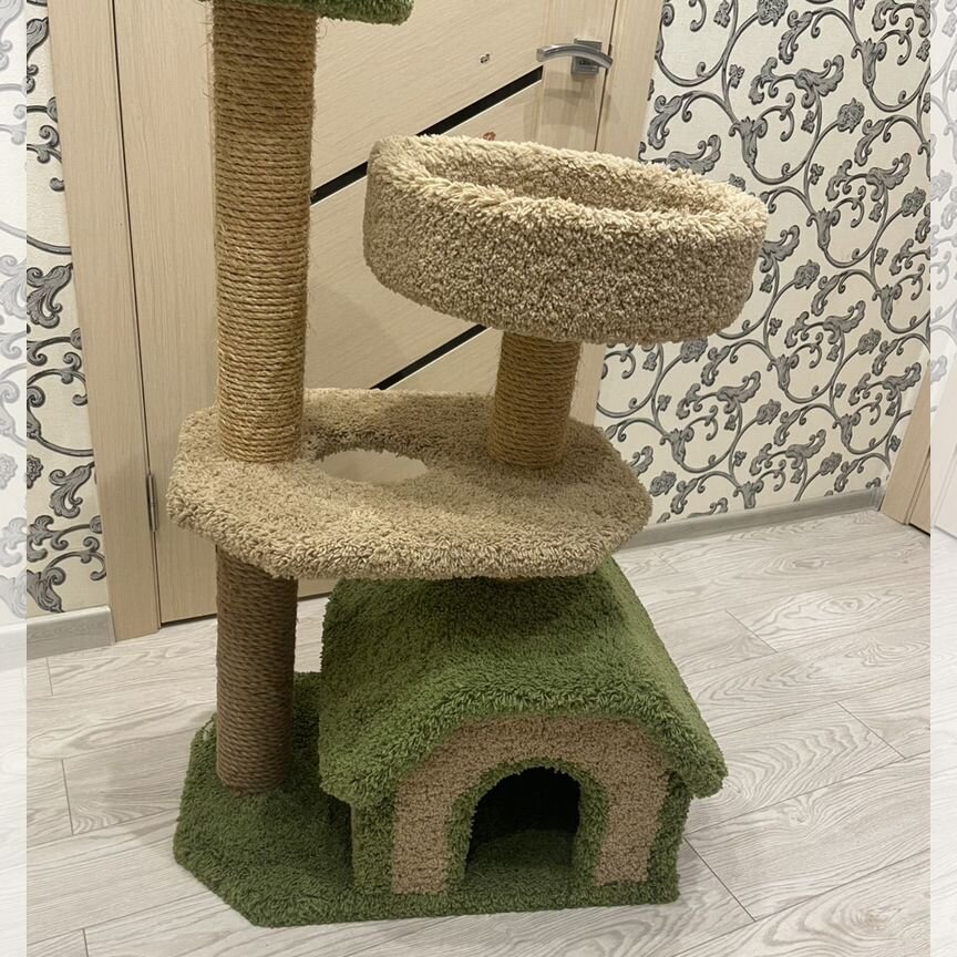 Когтеточка для кошек с лежанкой и домиком