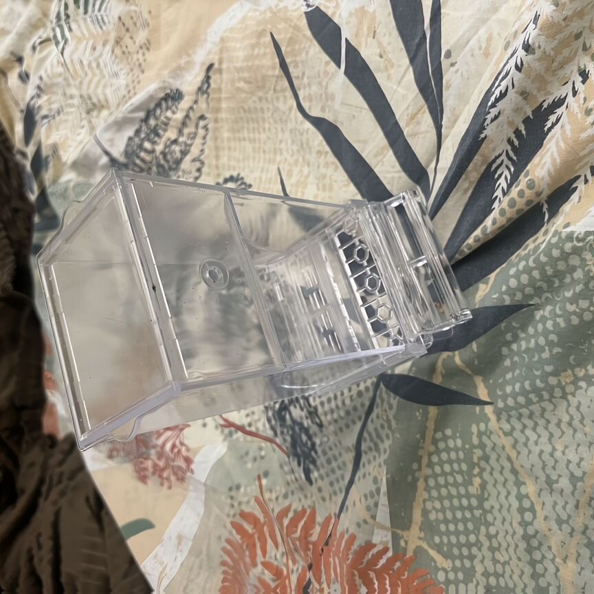 Автоматическая кормушка для птиц