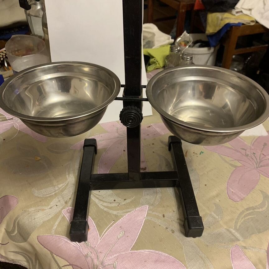 Стойка для кормления собак