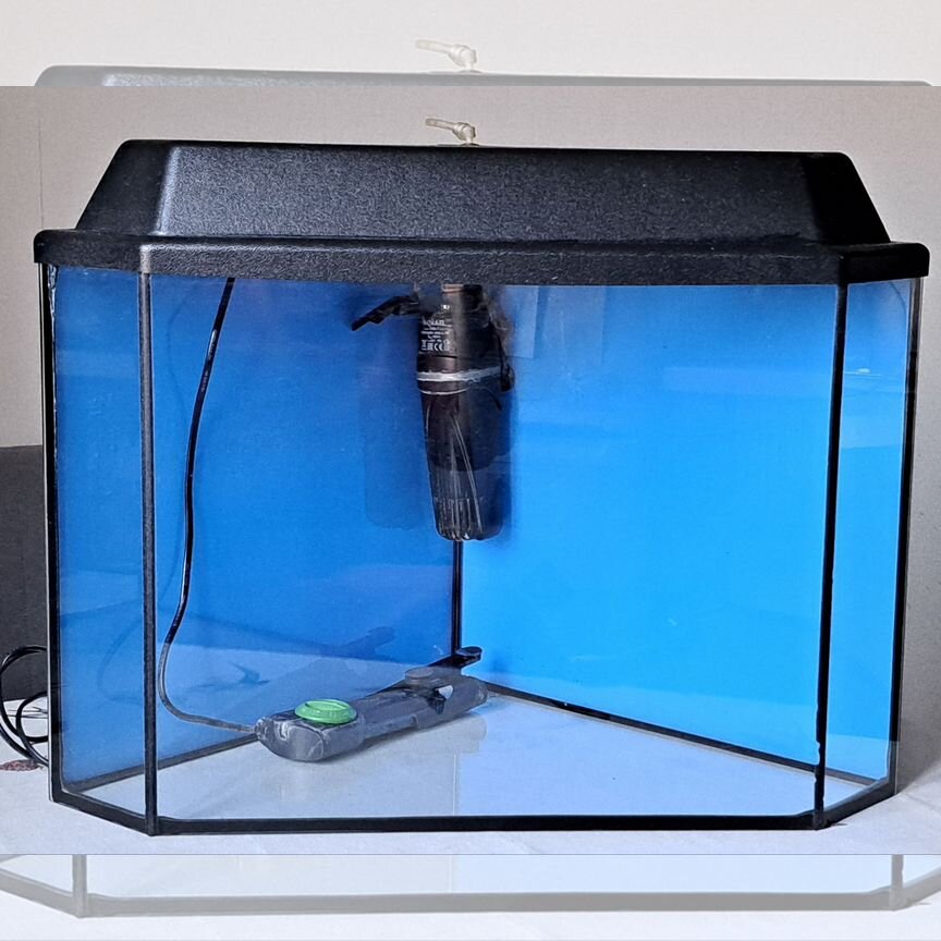 Аквариум угловой