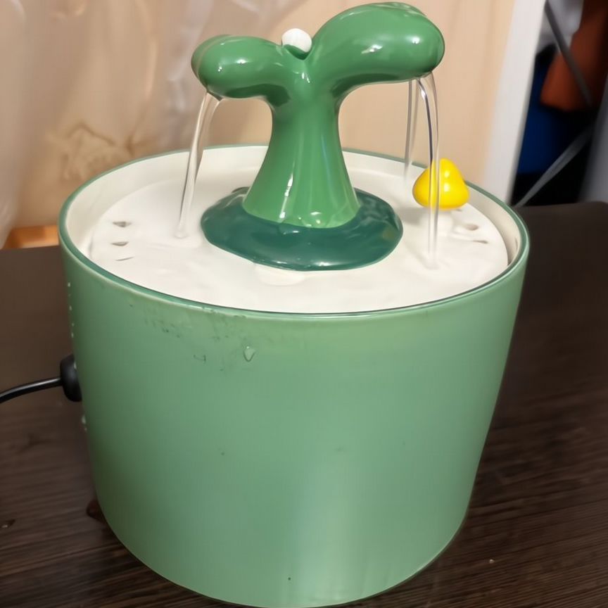 Фонтан поилка для кошек с датчиком движения