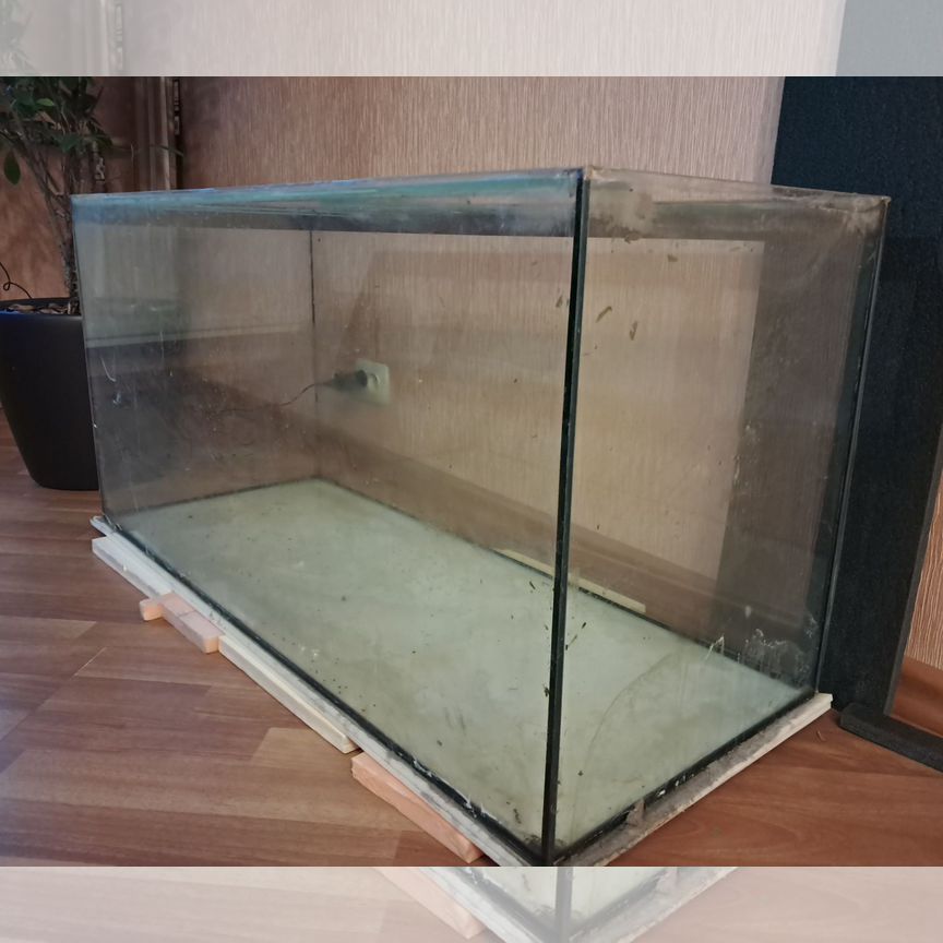 Аквариум бу 180л, небольшая течь
