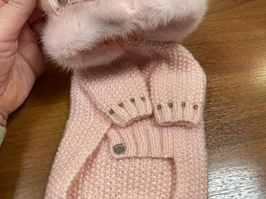 Свитер шерстяной с норкой и стразами Сваровски