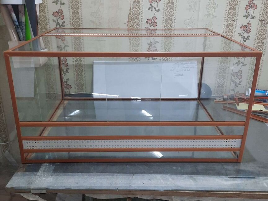 Террариумы, аквариумы