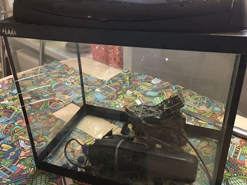 Аквариум 30 л., фильтр, крышка и декор