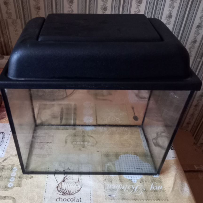 Аквариум с крышкой и освещением 36 на 29 на 19