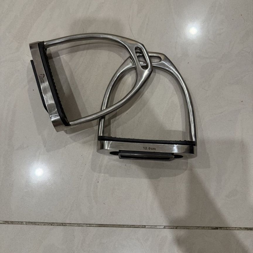 Стремена для лошади