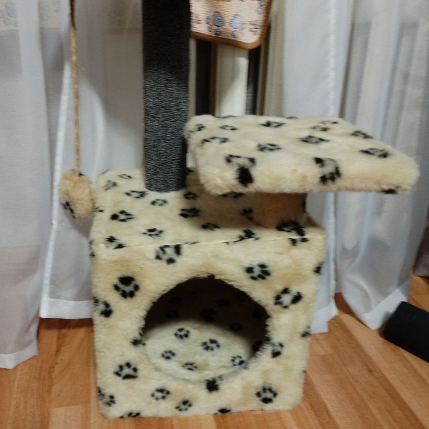 Домик для кошки с когтеточкой бу
