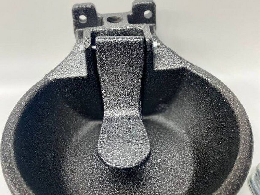 Поилка из чугуна