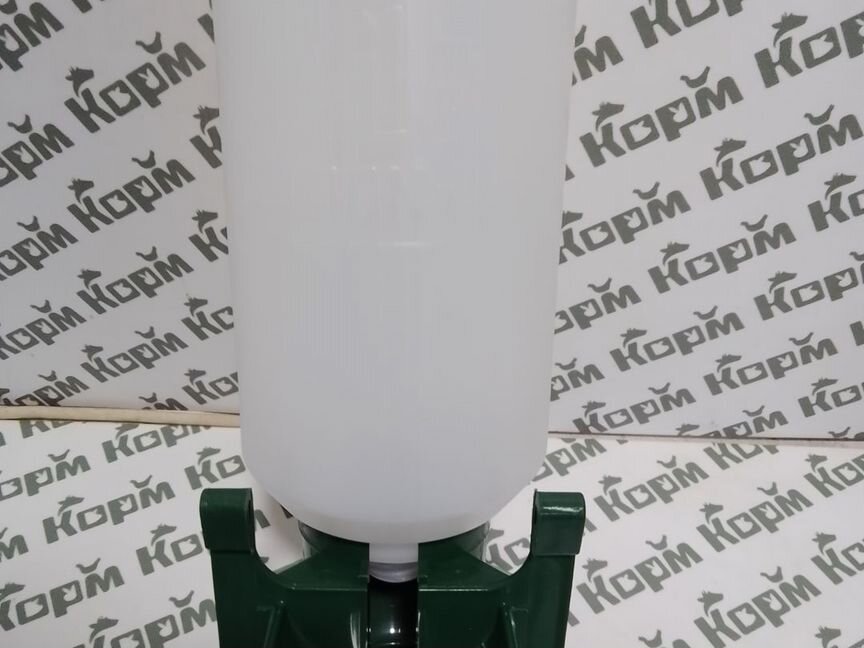 Чашечная поилка для кролика