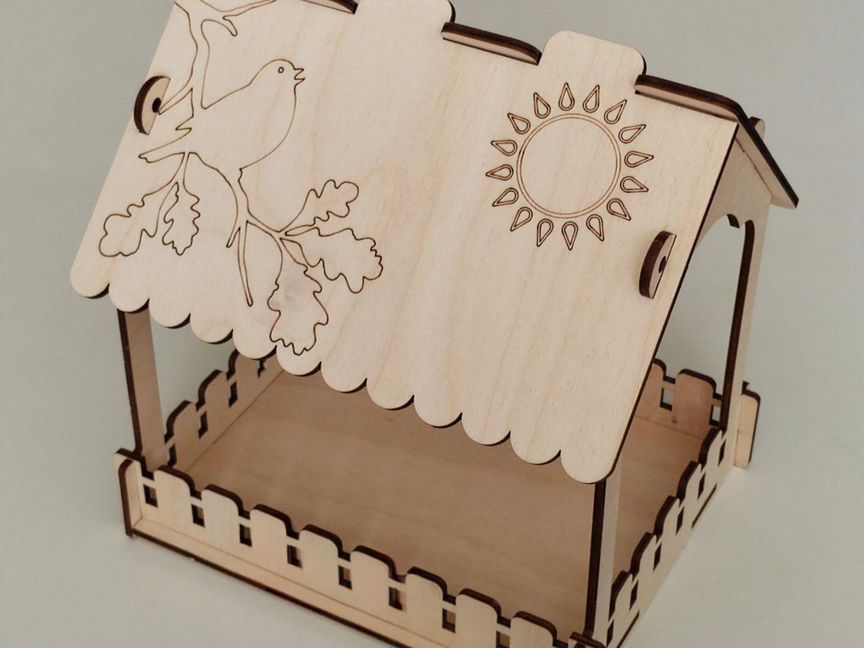 Кормушка для птиц из дерева