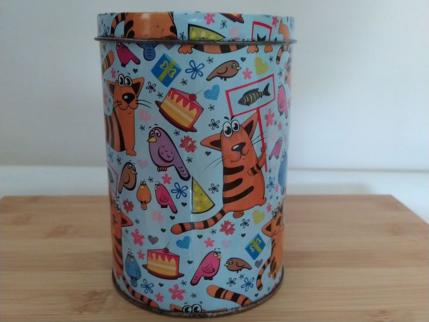 Банка для хранения кошачьего корма