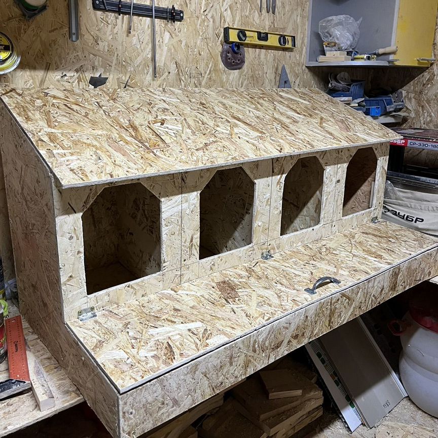 Гнёзда для кур с яйцeсбoрником