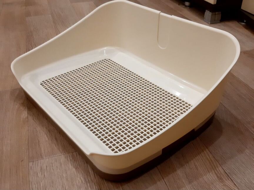 Туалет для собаки с высокими бортиками большой